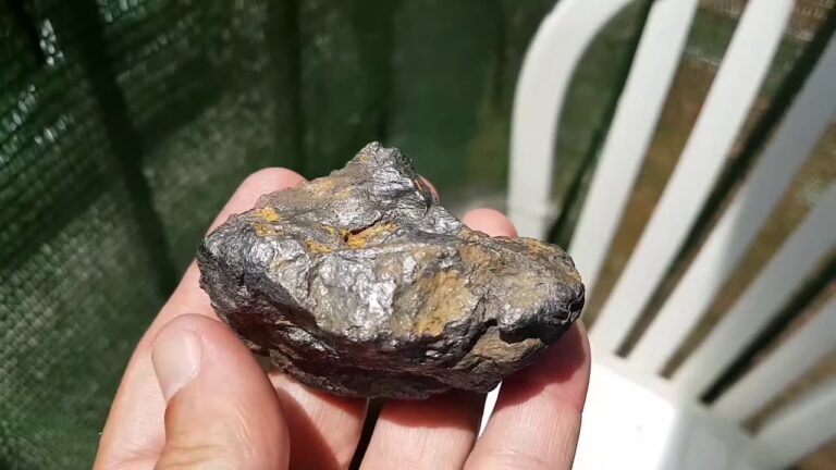 Grafito Mineral de Color Negro: Conoce Su Otro Nombre y Usos ...